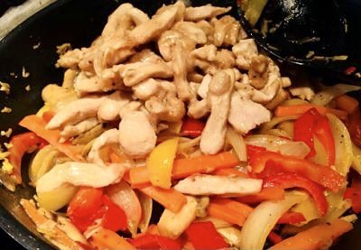 Pui picant cu legume în stil chinezesc - chinese style, delicios