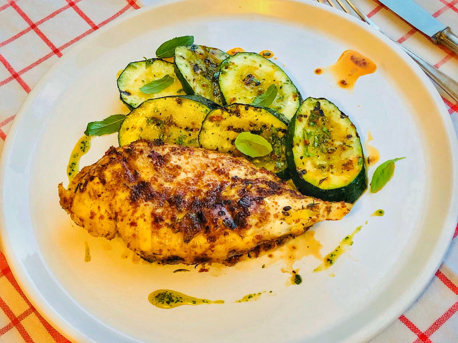 Piept de pui mediteranean și zucchini cu chimichurri - Chef Nicolaie ...