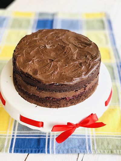 Tort de post cu ciocolată unt de arahide și zmeură Un deliciu vegan