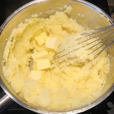 Piure de cartofi fin, cremos și aerat - Cum să face corect piureul de ...