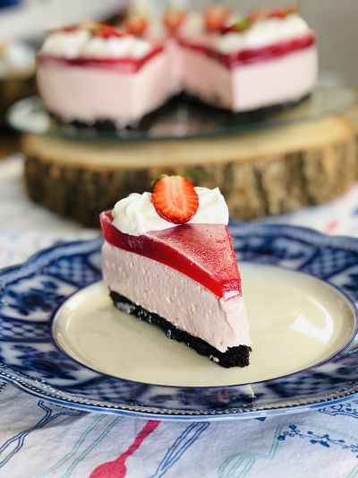 Cheesecake cu Oreo și căpșuni, fără coacere, fin cremos cu baza crocanta
