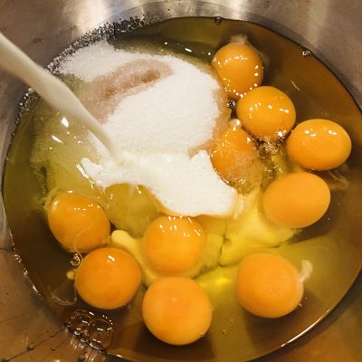 Tort de zahar ars cu bezea italiana cu lime, reteta simpla și gustoasa