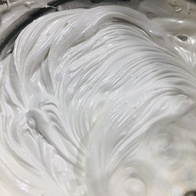 Tort de zahar ars cu bezea italiana cu lime, reteta simpla și gustoasa