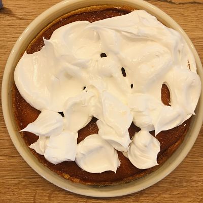 Tort de zahar ars cu bezea italiana cu lime, reteta simpla și gustoasa