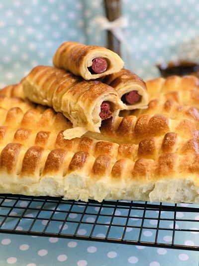 Cabanos în aluat, reteta simpla sinrapida, dar gustoasă și ușor de făcut.