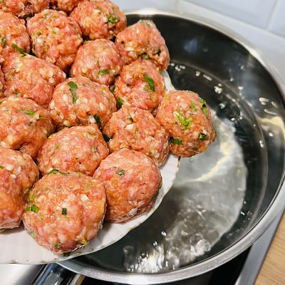 Ciorbă de perișoare. Reteta traditionala cu gust și amintiri din copilărie.