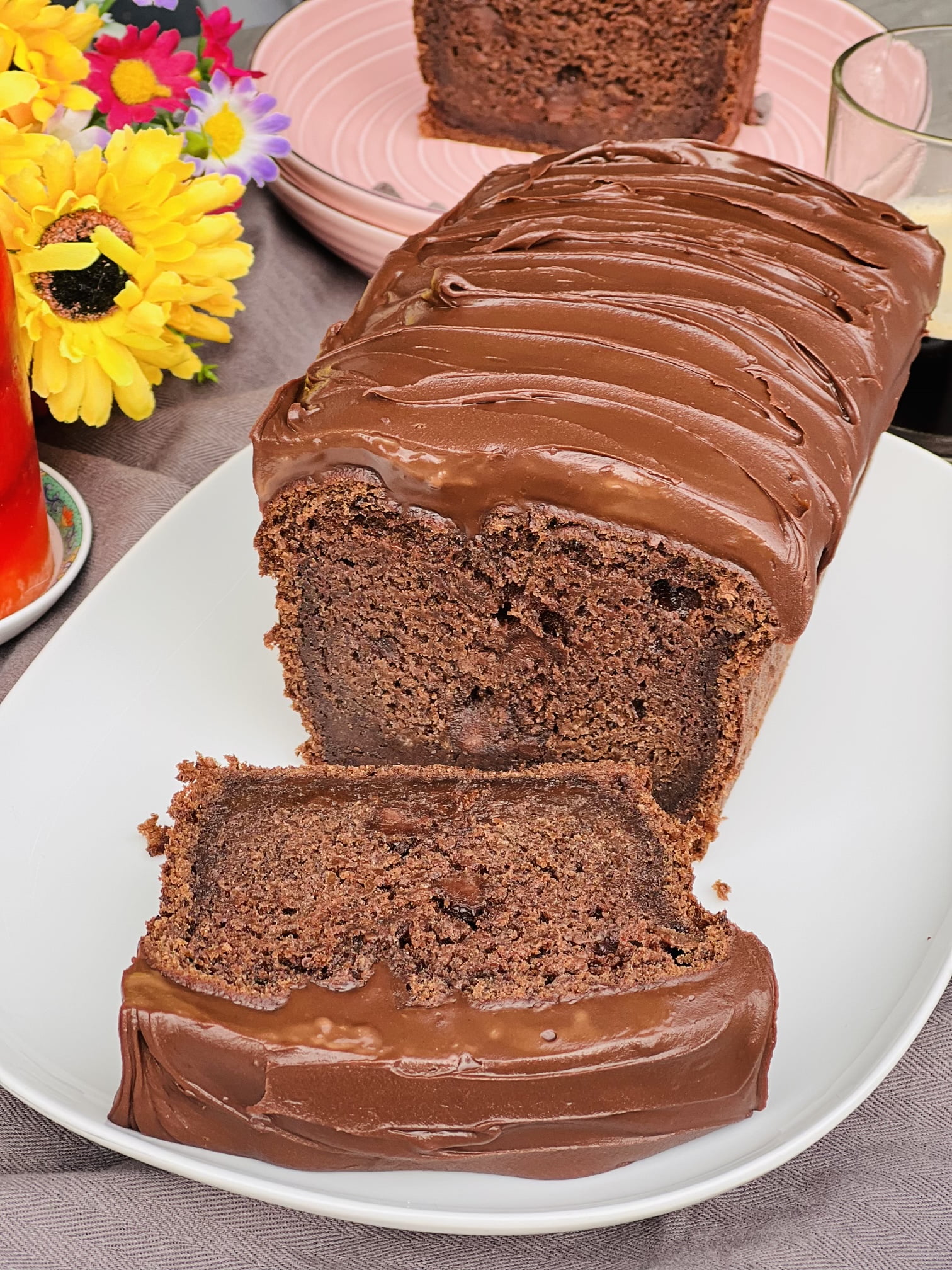 Chec cu banane și glazura de ciocolată cu cafea Un desert lipicios