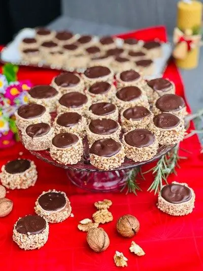 Sarah Bernhardt - Bezele cu nucă și cremă de ciocolată