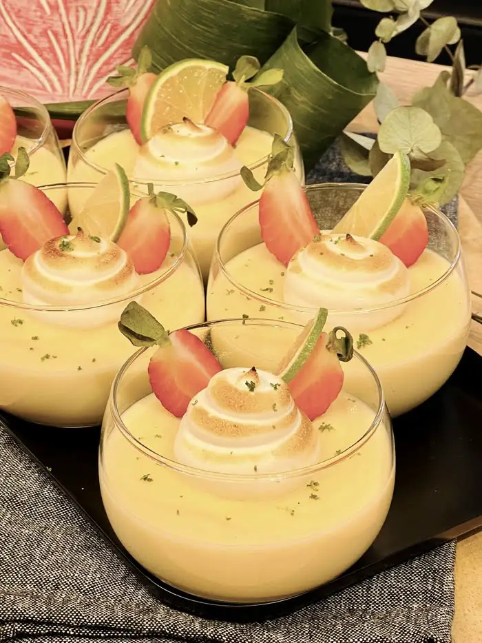 Suspiro limeno - Cremă cu 3 tipuri de lapte și bezea cu lime