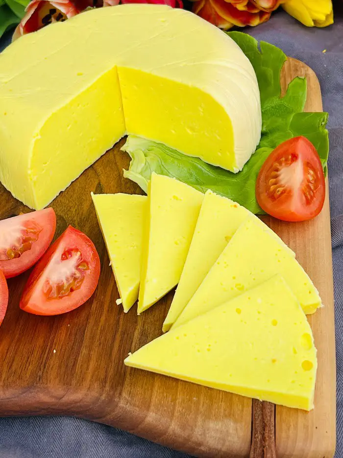 Cașcaval de casă fără conservanți Făcut din ingrediente naturale