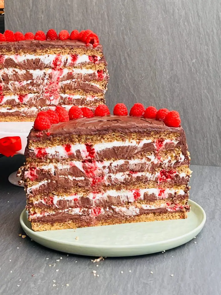 Tortul Contesei Cu nucă ciocolată și zmeură deliciu de sărbătoare