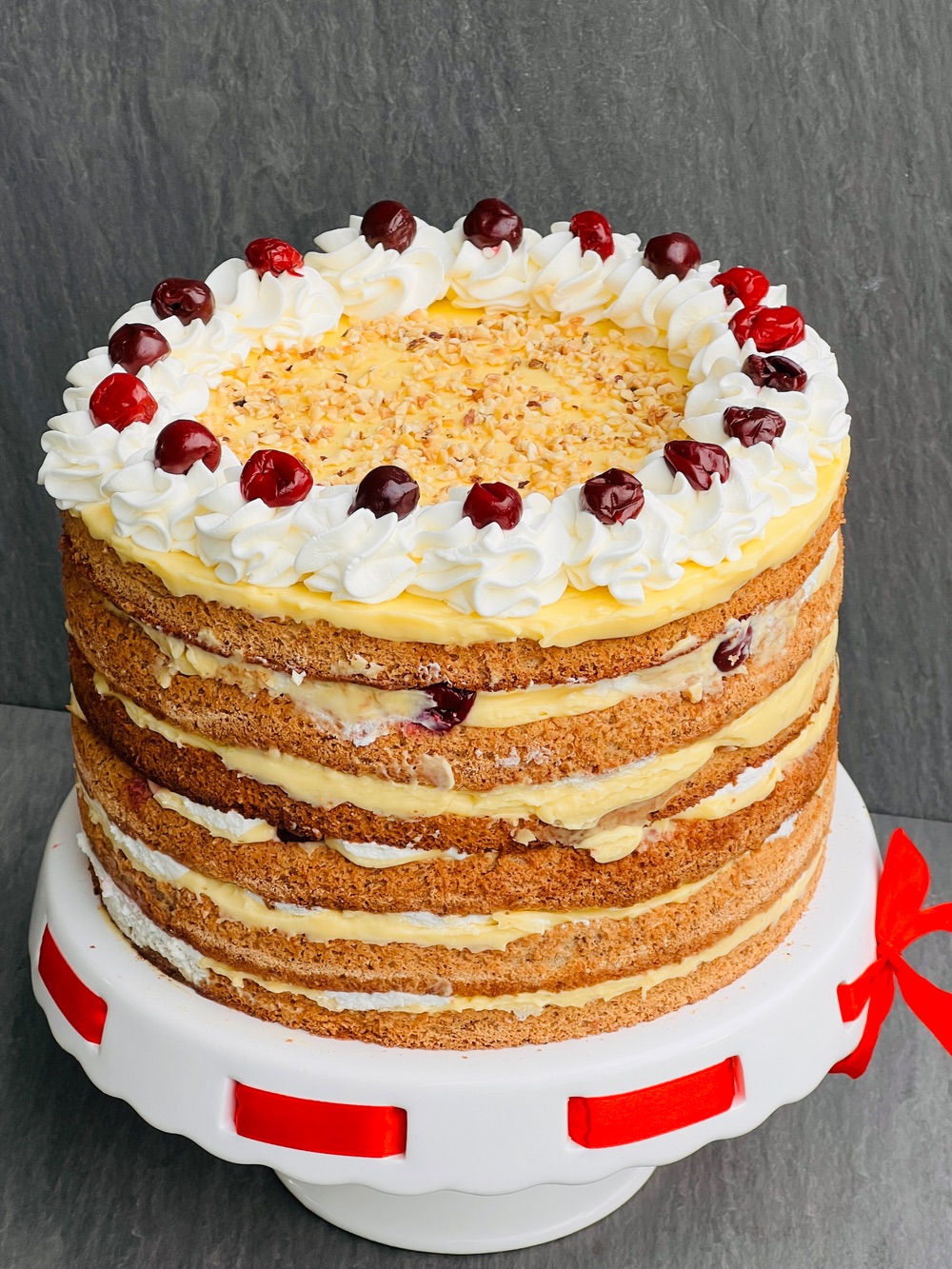 Tortul Contelui cu nucă și vișine Un tort aniversar de excepție