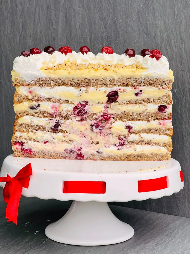 Tortul Contelui cu nucă și vișine Un tort aniversar de excepție