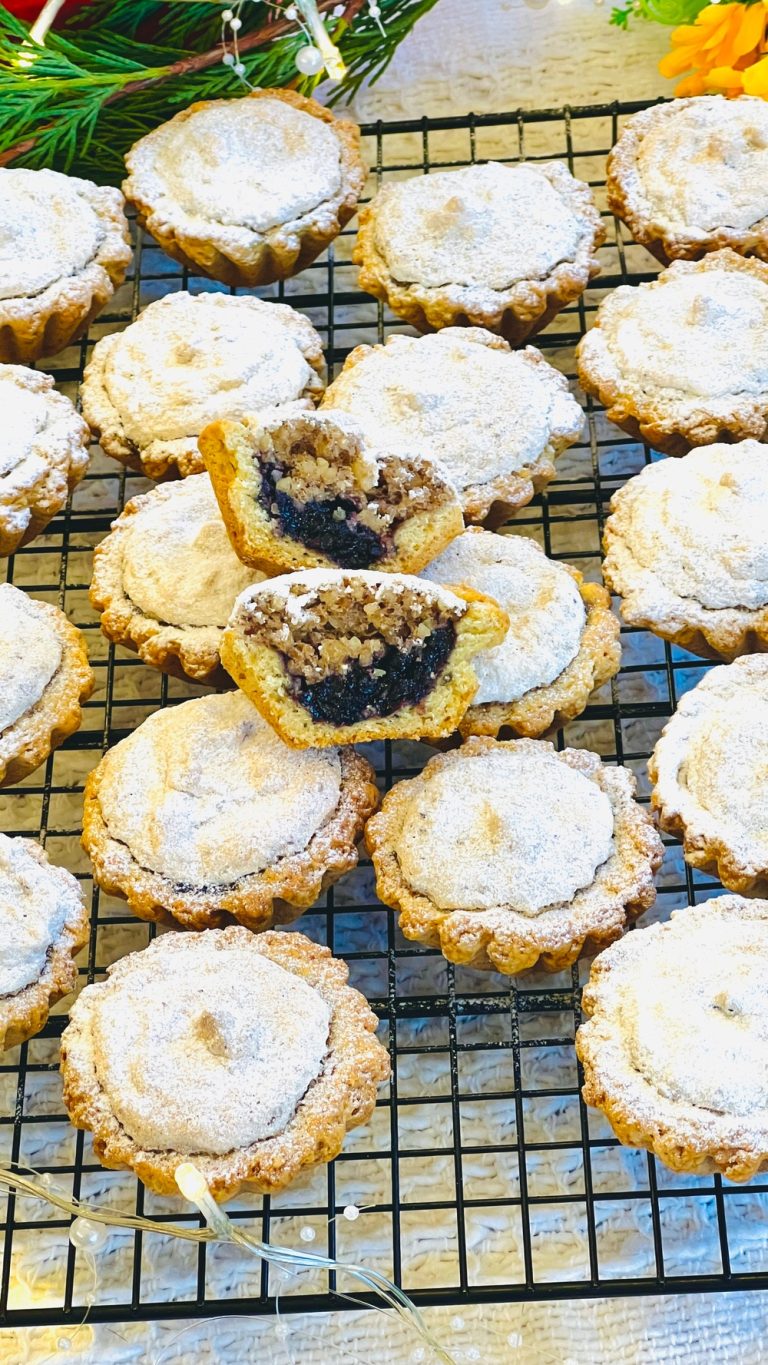 Coșulețe cu gem nucă și bezea, desertul preferat al romanilor