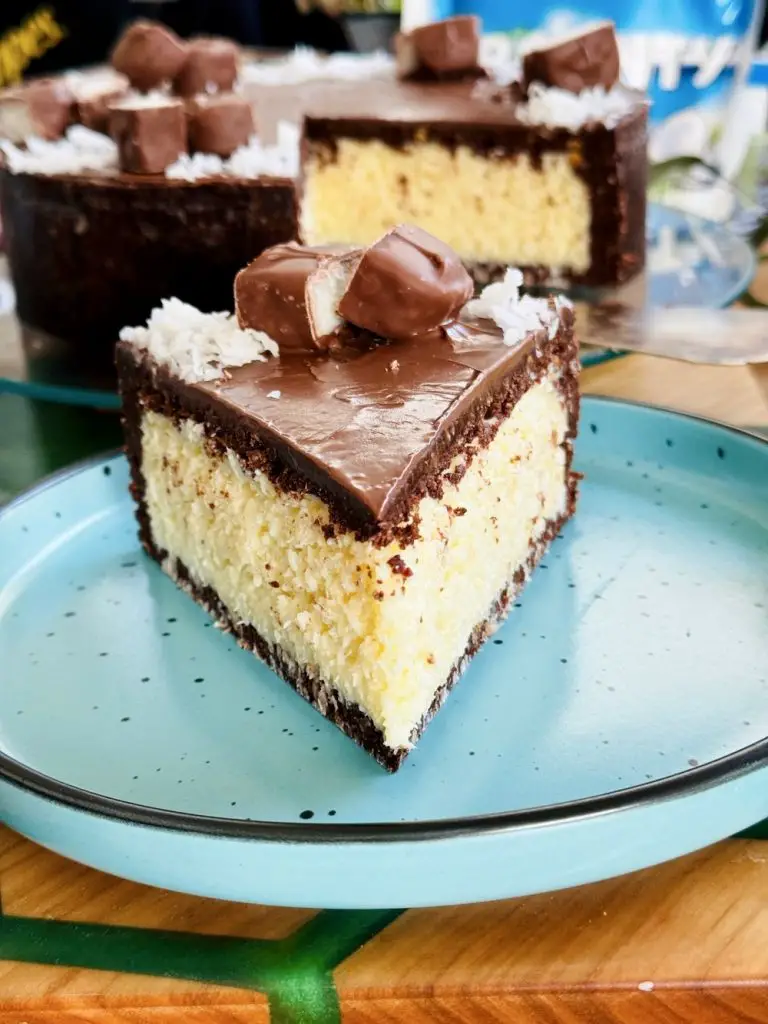 Tort Bounty Coco Jumbo Cu umplutură delicioasă și lipicioasă