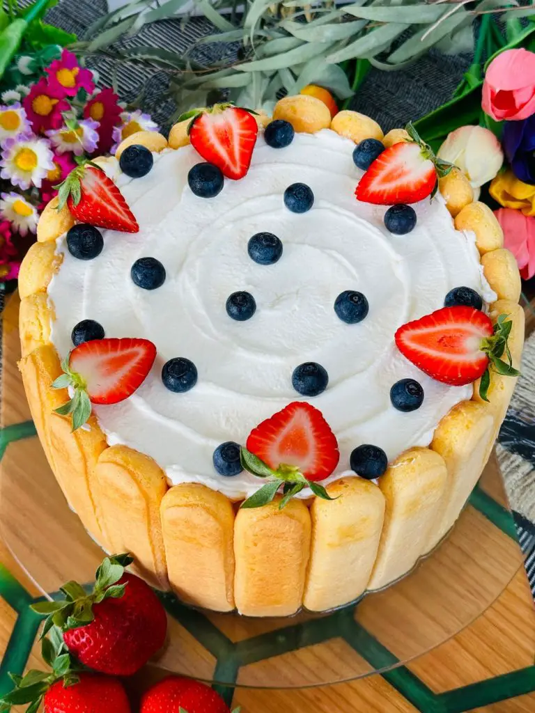 Tort diplomat cu fructe de pădure desertul perfect pentru zile toride