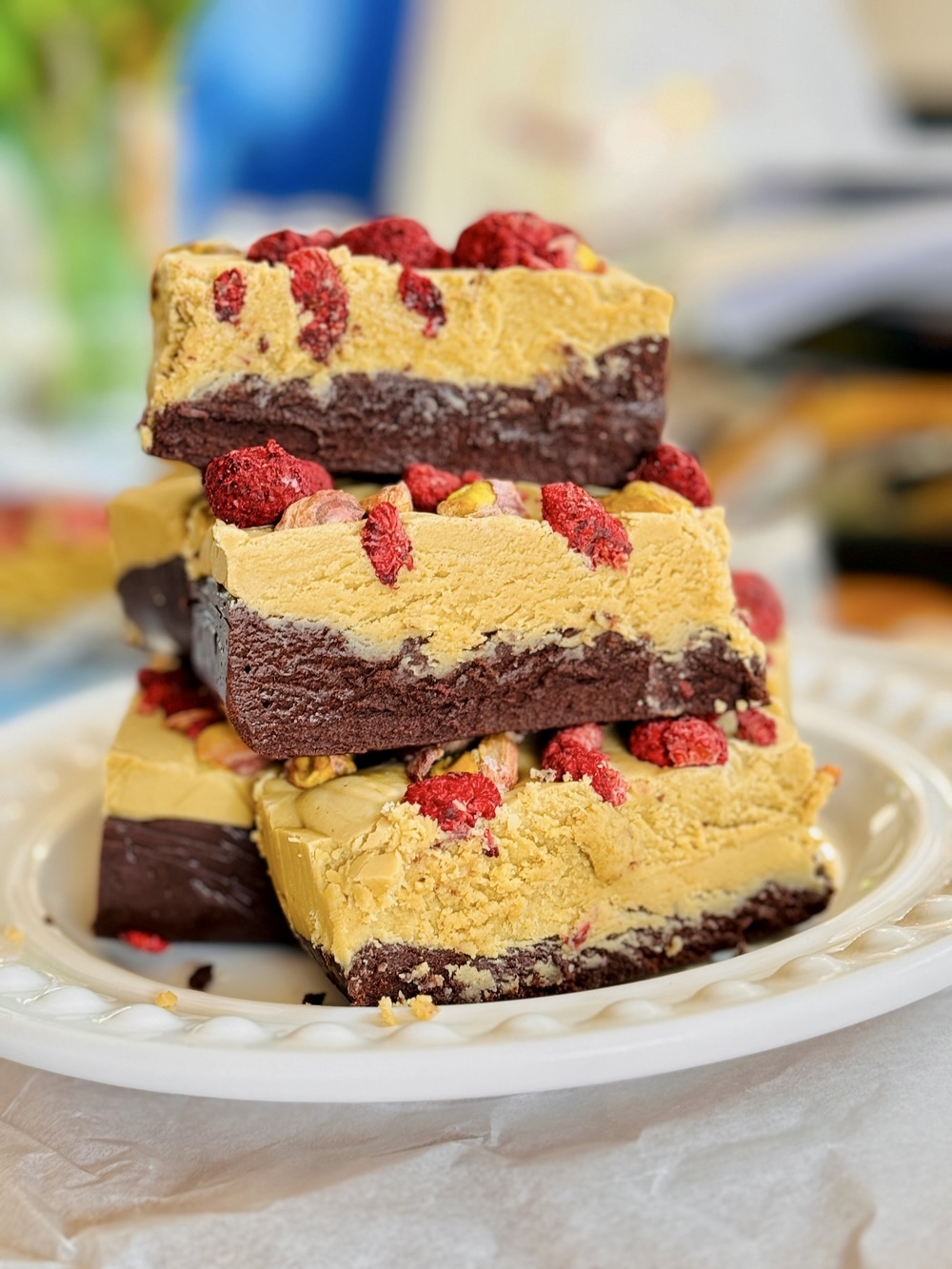 Ciocolată de casă cu zmeură si fistic un desert special