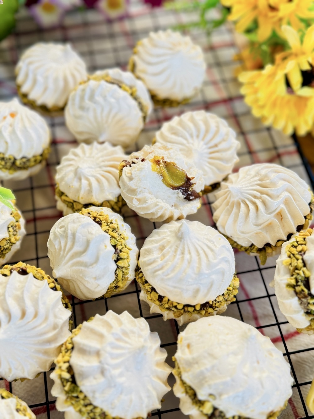 Bezele umplute cu ciocolată și fistic un desert simplu ușor de facut