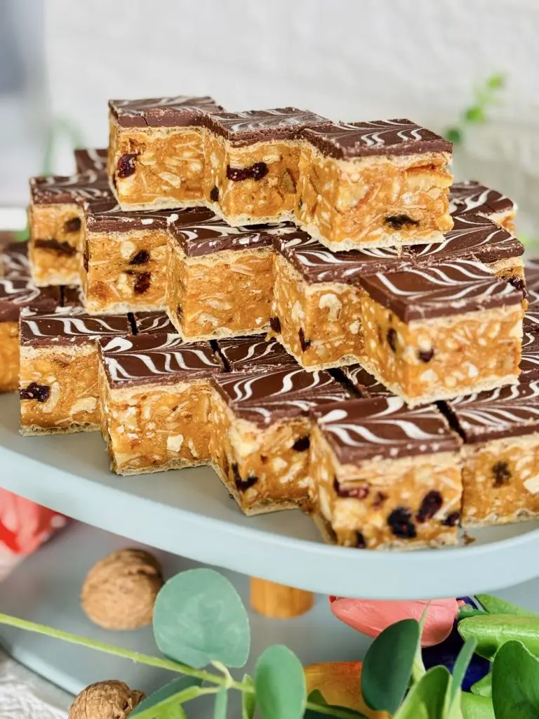 Foi de napolitane umplute cu caramel nuci coapte și fructe uscate