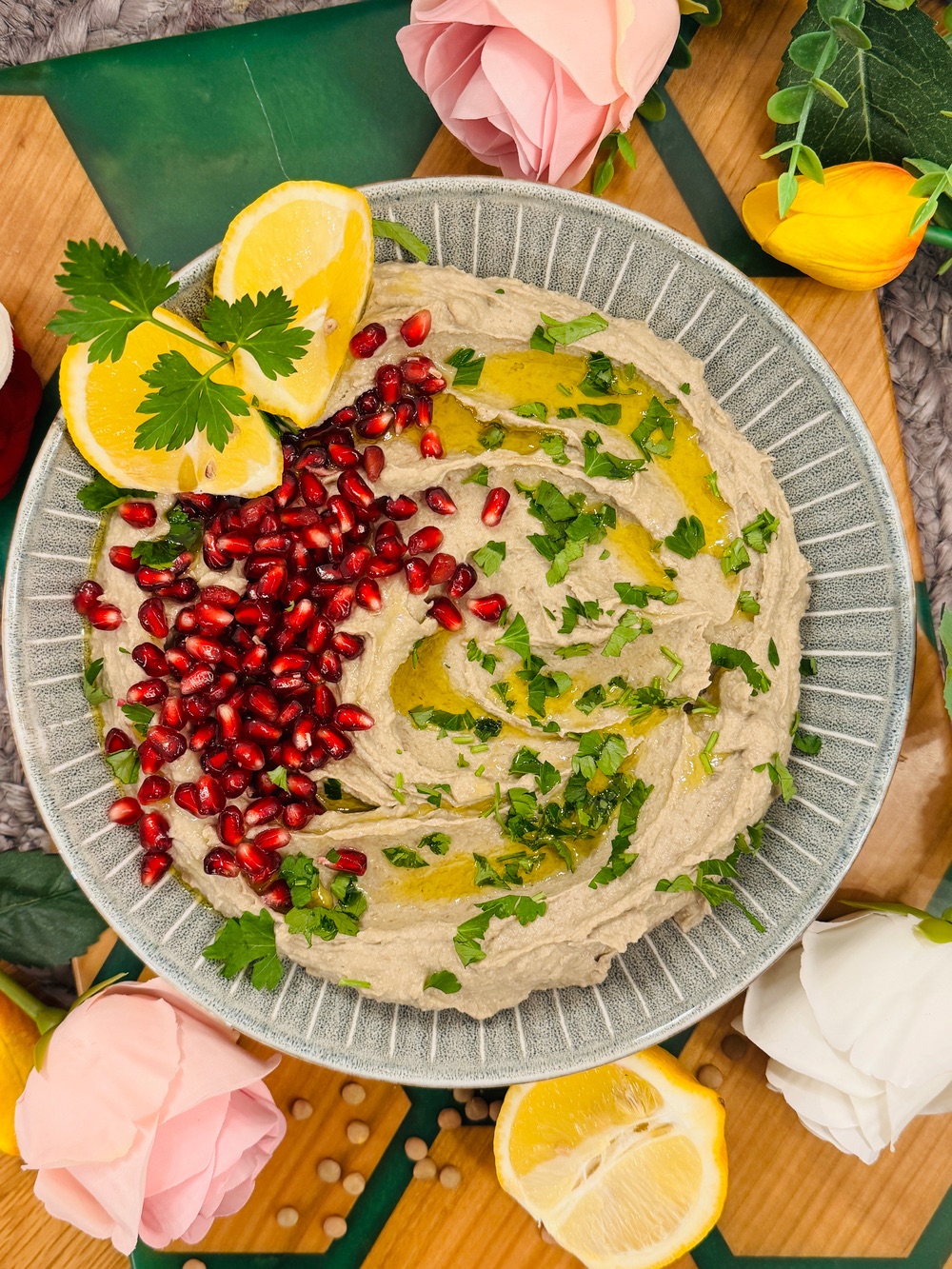 Humus marocan cu linte verde și rodie