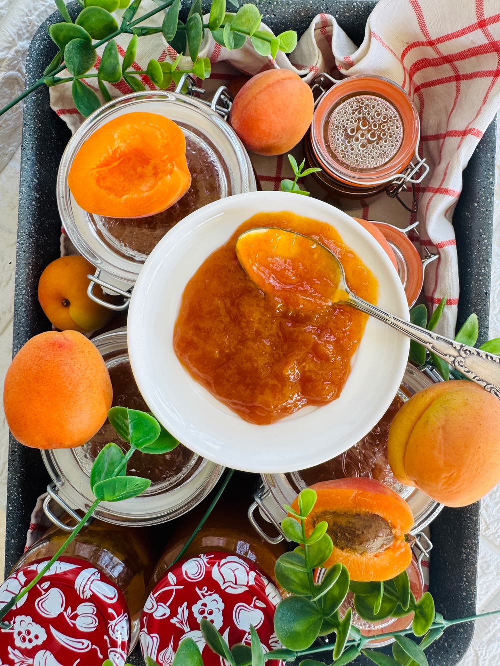 Dulceață de caise cu lămâie o rețetă cu zahăr redus