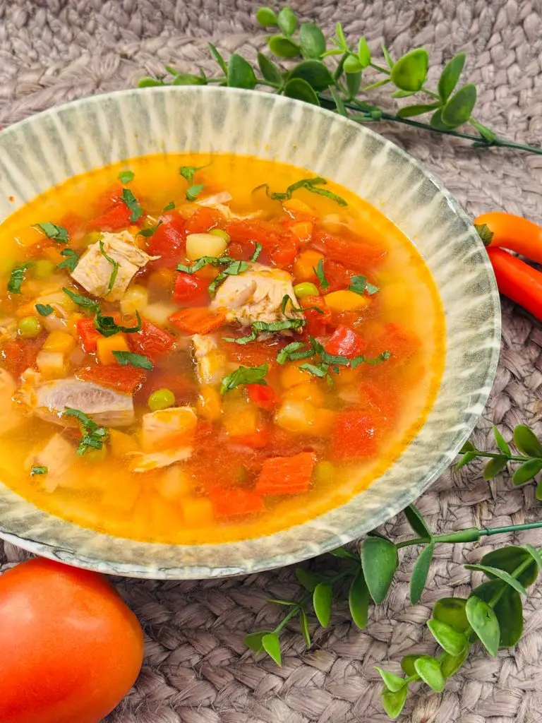 Ciorbă de pui cu legume, sănătoasă și gustoasă cea mai simpla