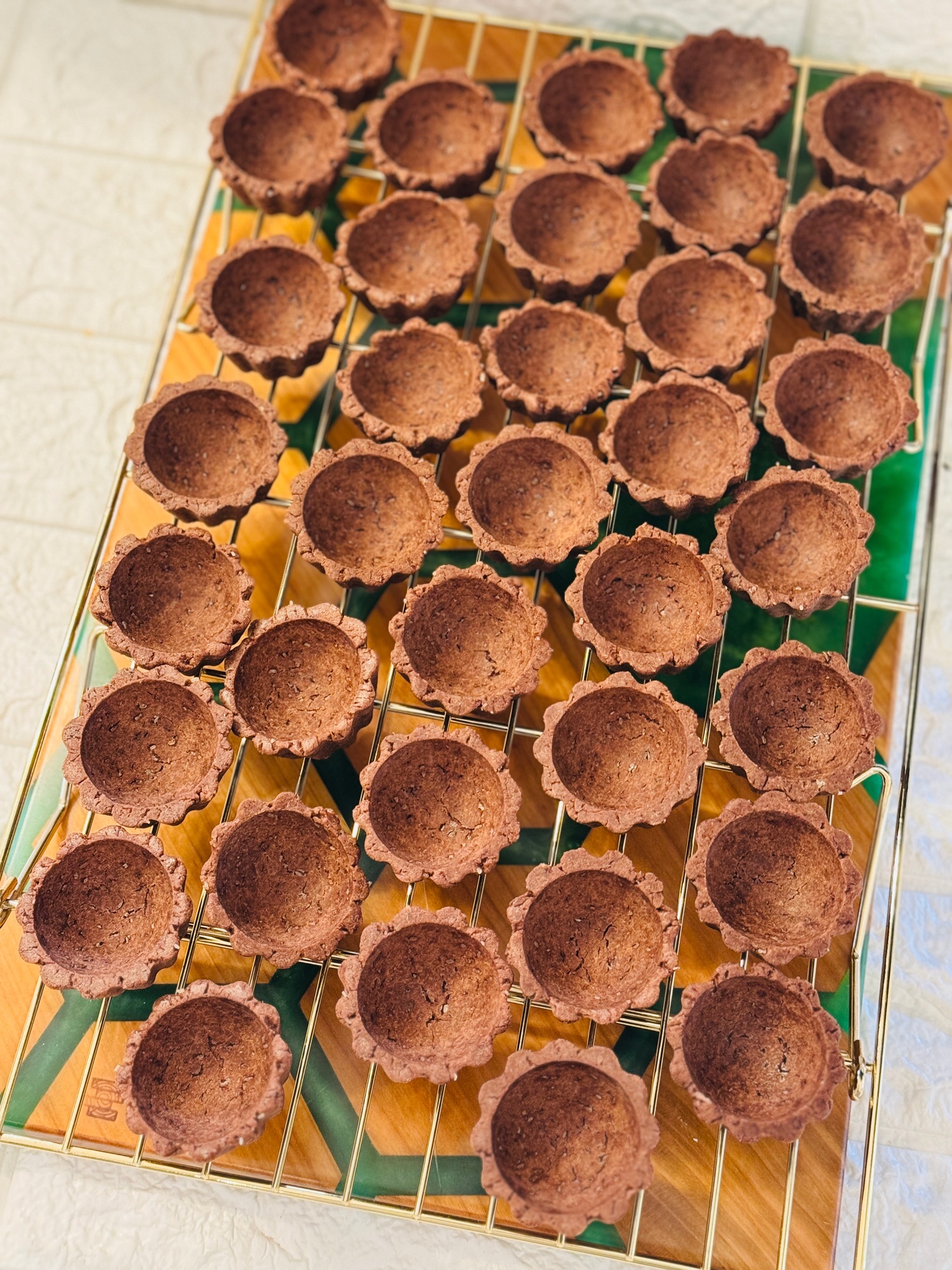 Coji de tartă cu cacao fragede și gustoase gata de umplut