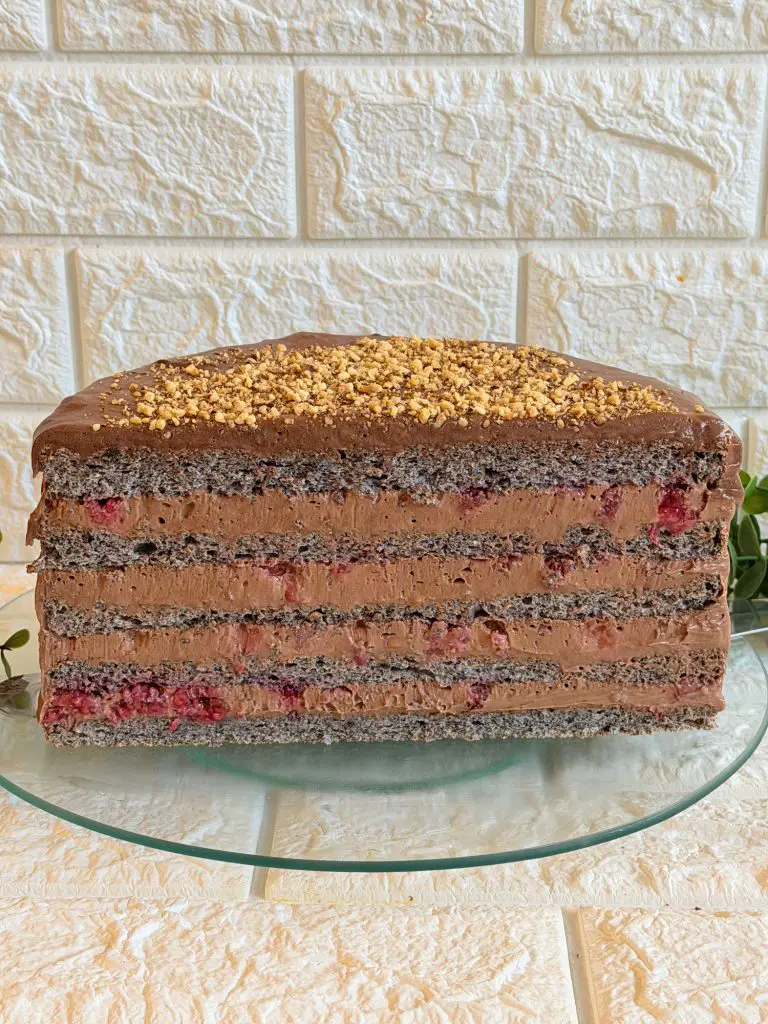 Tort cu mac și cremă de ciocolată cu zmeură